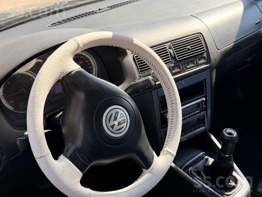 Black Volkswagen Golf 2004 in Riga, with an engine capacity of 1.90 L and mileage of 292 thousand km for 1400 €, photo 5 on AUTOMOTO.COM.LV