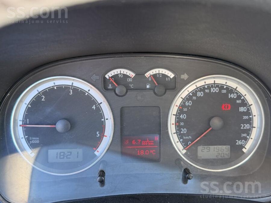 Black Volkswagen Golf 2004 in Riga, with an engine capacity of 1.90 L and mileage of 292 thousand km for 1400 €, photo 8 on AUTOMOTO.COM.LV