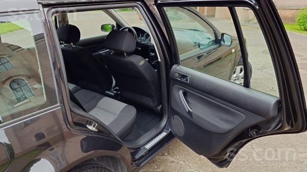 Melns Volkswagen Golf 2005 Dobele, ar dzinēja tilpumu 1.60 L un nobraukumu 299 tūkst. km par 1550 €, foto 5 vietnē AUTOMOTO.COM.LV