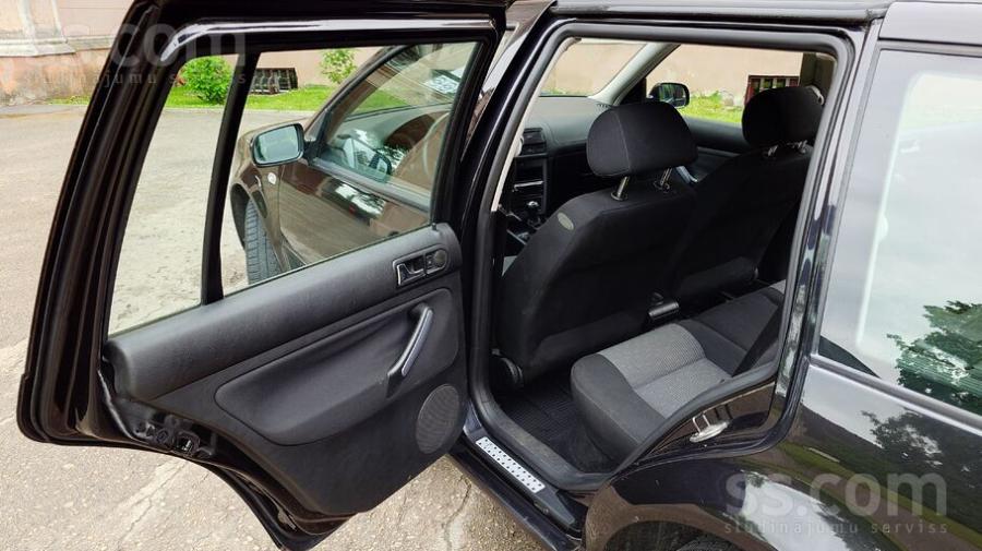 Melns Volkswagen Golf 2005 Dobele, ar dzinēja tilpumu 1.60 L un nobraukumu 299 tūkst. km par 1550 €, foto 7 vietnē AUTOMOTO.COM.LV