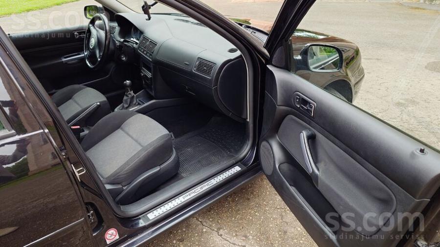 Melns Volkswagen Golf 2005 Dobele, ar dzinēja tilpumu 1.60 L un nobraukumu 299 tūkst. km par 1550 €, foto 10 vietnē AUTOMOTO.COM.LV