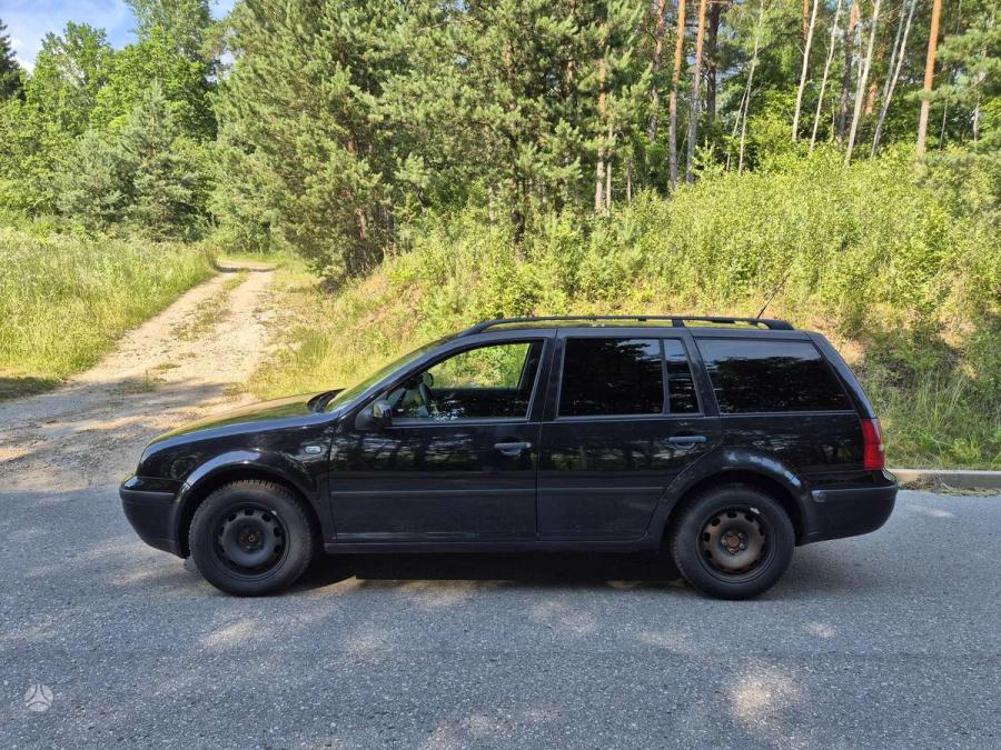 Black Volkswagen Golf 2005 in Utena, with an engine capacity of 1.90 L and mileage of 173 thousand km for 2190 €, photo 6 on AUTOMOTO.COM.LV