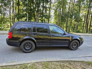 Black Volkswagen Golf 2005 in Utena, with an engine capacity of 1.90 L and mileage of 173 thousand km for 2190 €, photo 7 on AUTOMOTO.COM.LV