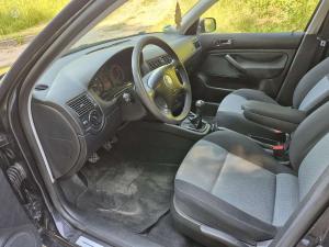 Black Volkswagen Golf 2005 in Utena, with an engine capacity of 1.90 L and mileage of 173 thousand km for 2190 €, photo 12 on AUTOMOTO.COM.LV