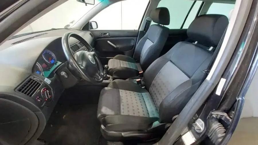 Melns Volkswagen Golf 2006 Limbaži, ar dzinēja tilpumu 1.60 L un nobraukumu 166 tūkst. km par 3250 €, foto 10 vietnē AUTOMOTO.COM.LV