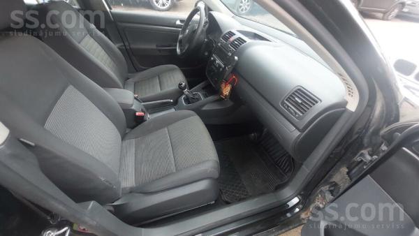 Black Volkswagen Golf 2007 in Riga, with an engine capacity of 1.90 L and mileage of 455 thousand km for 1500 €, photo 5 on AUTOMOTO.COM.LV