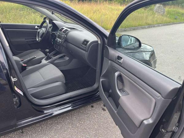 Black Volkswagen Golf 2007 in Vilnius, with an engine capacity of 1.90 L and mileage of 375 thousand km for 1200 €, photo 8 on AUTOMOTO.COM.LV