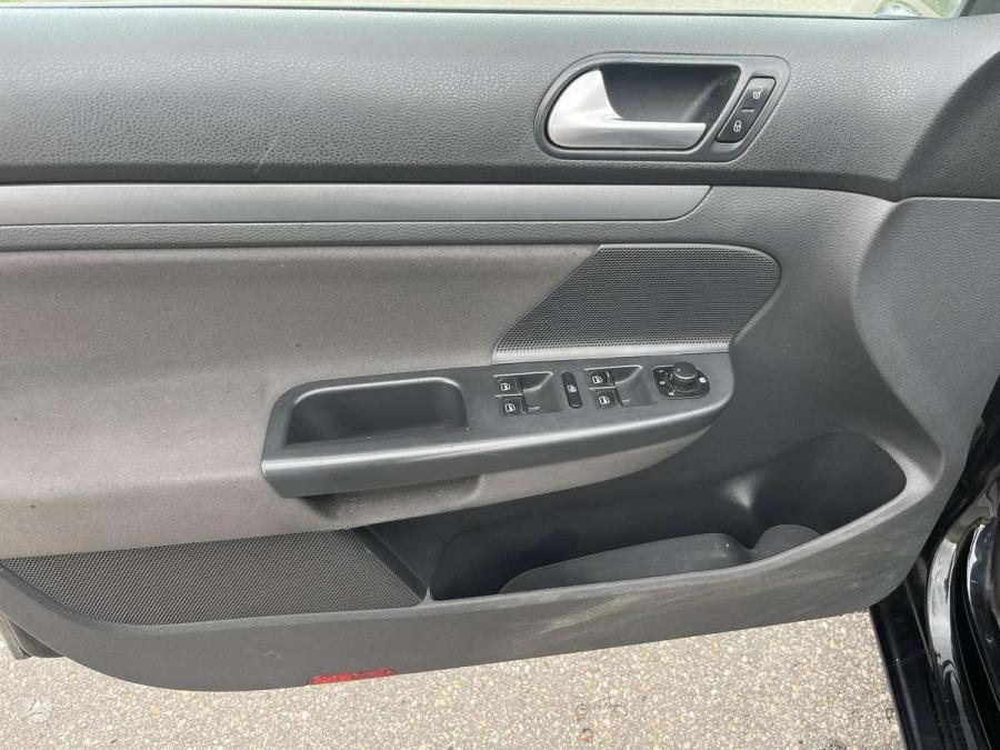 Melns Volkswagen Golf 2007 Viļņa, ar dzinēja tilpumu 1.90 L un nobraukumu 375 tūkst. km par 1200 €, foto 16 vietnē AUTOMOTO.COM.LV