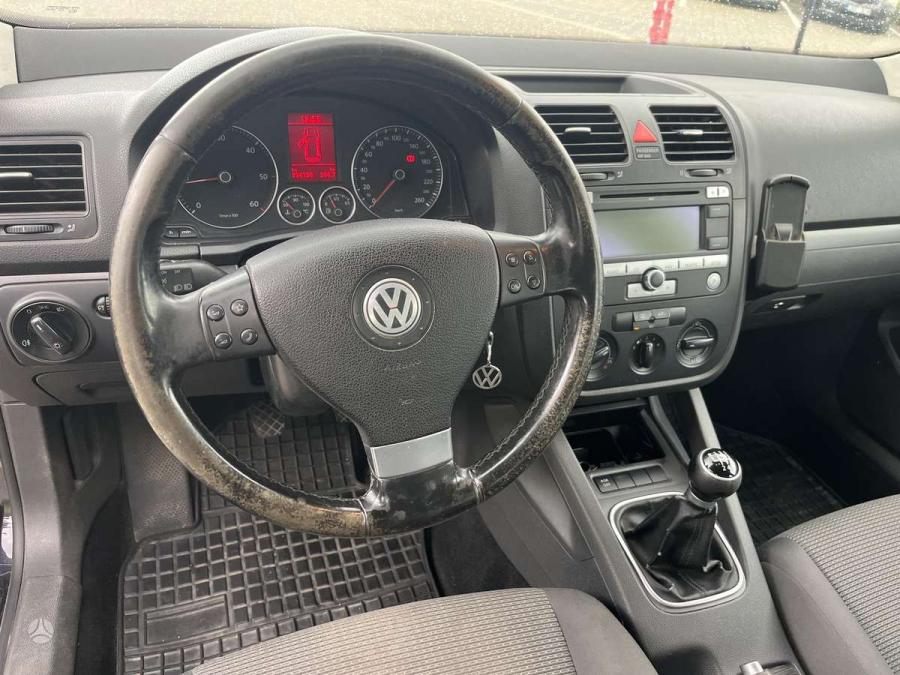 Melns Volkswagen Golf 2007 Viļņa, ar dzinēja tilpumu 1.90 L un nobraukumu 375 tūkst. km par 1200 €, foto 17 vietnē AUTOMOTO.COM.LV