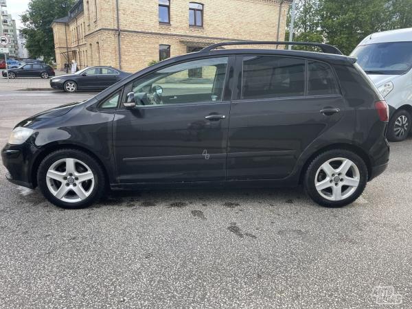 Melns Volkswagen Golf 2007 Viļņa, ar dzinēja tilpumu 1.90 L un nobraukumu 260 tūkst. km par 1600 €, foto 2 vietnē AUTOMOTO.COM.LV