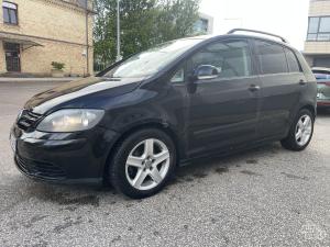 Black Volkswagen Golf 2007 in Vilnius, with an engine capacity of 1.90 L and mileage of 260 thousand km for 1600 €, photo 4 on AUTOMOTO.COM.LV