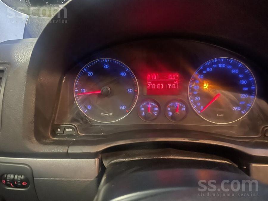Melns Volkswagen Golf 2007 Rīga, ar dzinēja tilpumu 1.90 L un nobraukumu 270 tūkst. km par 2400 €, foto 4 vietnē AUTOMOTO.COM.LV