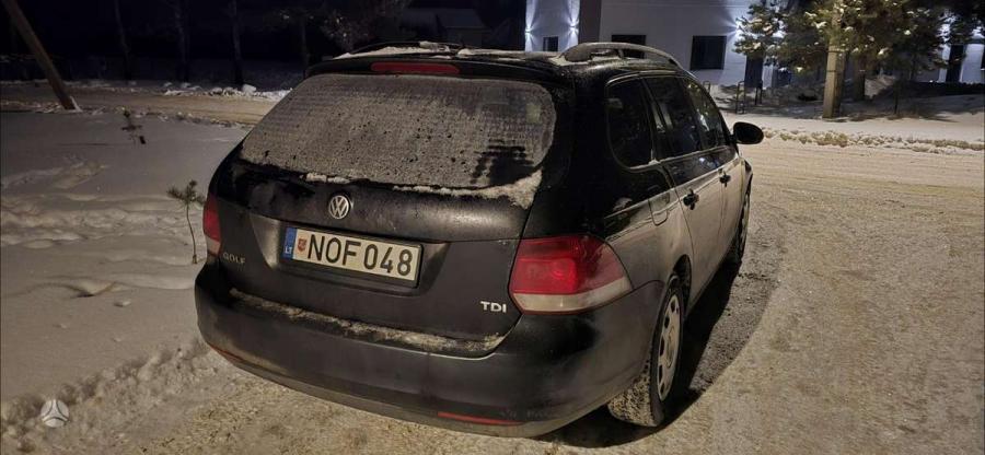 Black Volkswagen Golf 2008 in Vilnius, with an engine capacity of 1.90 L and mileage of 307 thousand km for 900 €, photo 5 on AUTOMOTO.COM.LV
