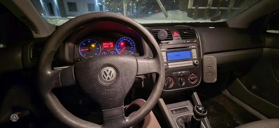 Black Volkswagen Golf 2008 in Vilnius, with an engine capacity of 1.90 L and mileage of 307 thousand km for 900 €, photo 8 on AUTOMOTO.COM.LV