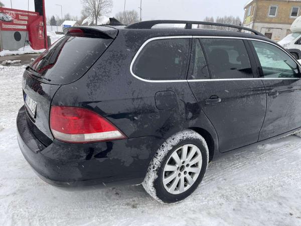 Black Volkswagen Golf 2008 in Birzai, with an engine capacity of 1.90 L and mileage of 290 thousand km for 2650 €, photo 3 on AUTOMOTO.COM.LV