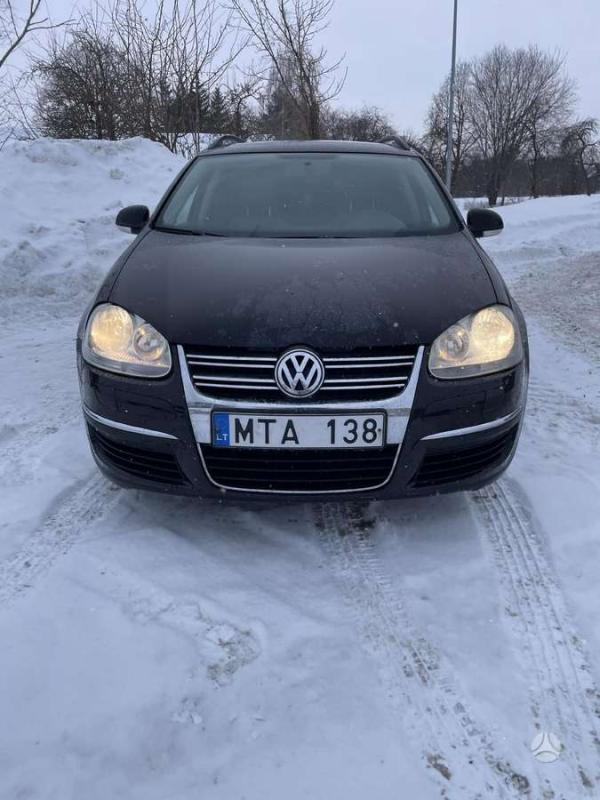 Black Volkswagen Golf 2008 in Birzai, with an engine capacity of 1.90 L and mileage of 290 thousand km for 2650 €, photo 5 on AUTOMOTO.COM.LV