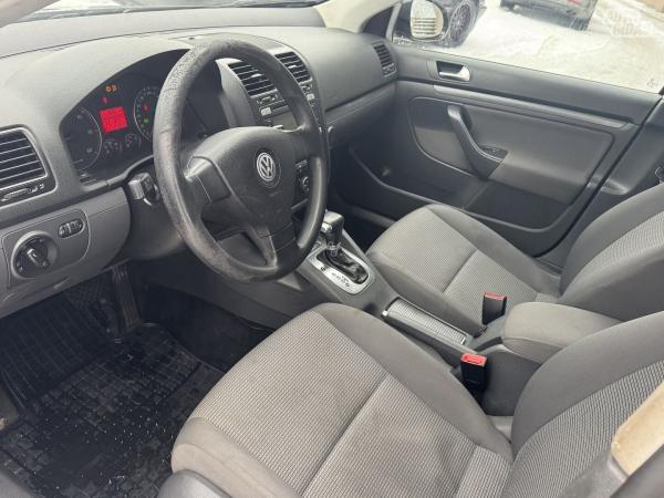 Black Volkswagen Golf 2008 in Panevezys, with an engine capacity of 1.90 L and mileage of 400 thousand km for 1590 €, photo 9 on AUTOMOTO.COM.LV