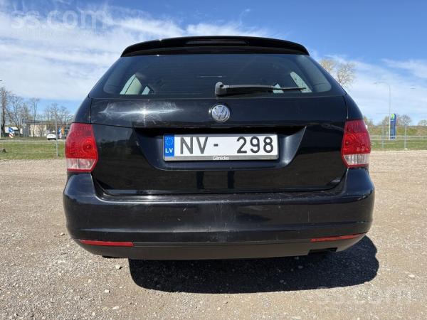 Melns Volkswagen Golf 2008 Daugavpils, ar dzinēja tilpumu 1.90 L un nobraukumu 270 tūkst. km par 3350 €, foto 4 vietnē AUTOMOTO.COM.LV