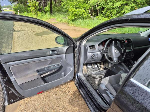 Melns Volkswagen Golf 2008 Viļņa, ar dzinēja tilpumu 1.90 L un nobraukumu 275 tūkst. km par 1111 €, foto 7 vietnē AUTOMOTO.COM.LV