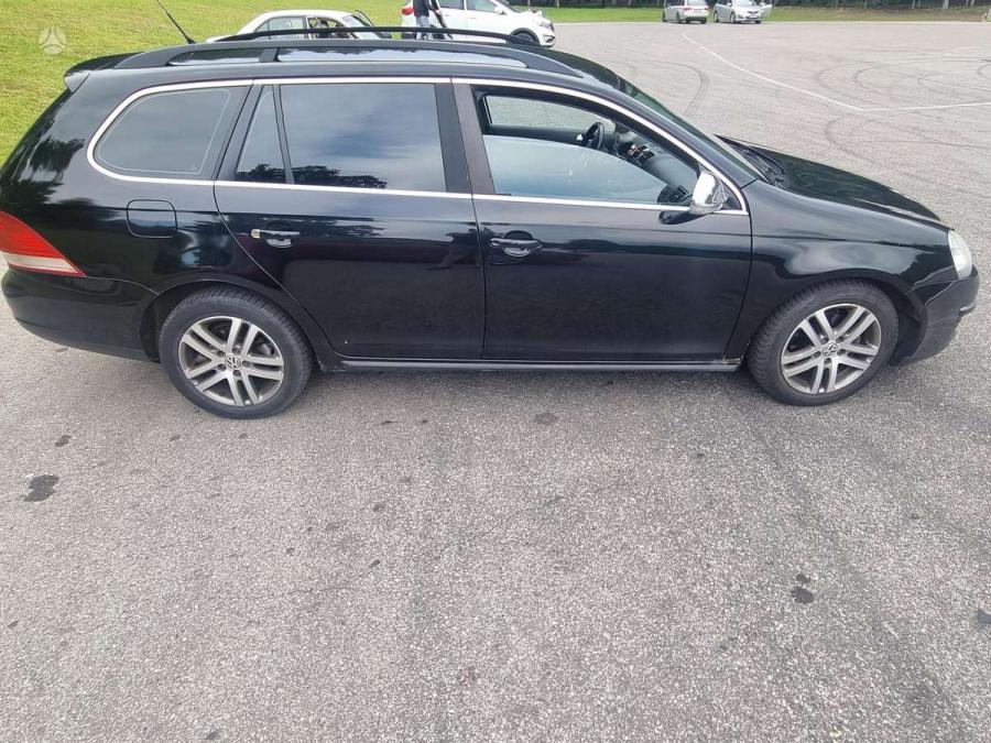 Black Volkswagen Golf 2008 in Alytus, with an engine capacity of 1.97 L and mileage of 305 thousand km for 1850 €, photo 3 on AUTOMOTO.COM.LV