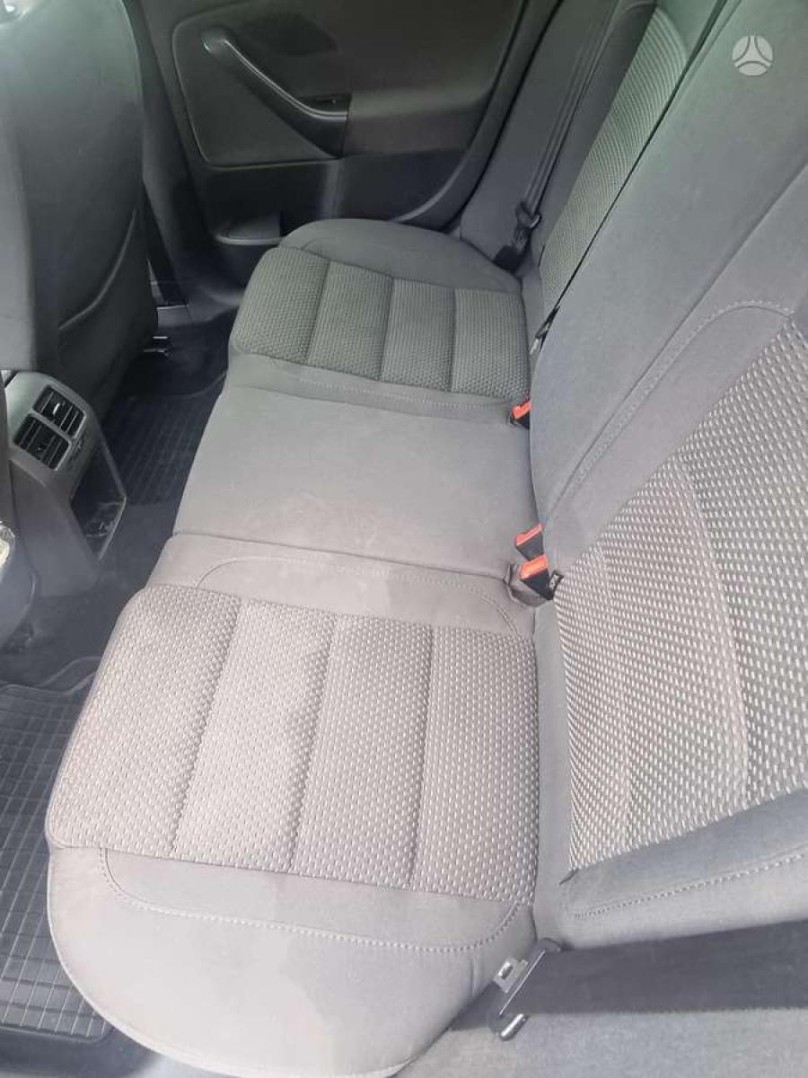 Black Volkswagen Golf 2008 in Alytus, with an engine capacity of 1.97 L and mileage of 305 thousand km for 1850 €, photo 8 on AUTOMOTO.COM.LV