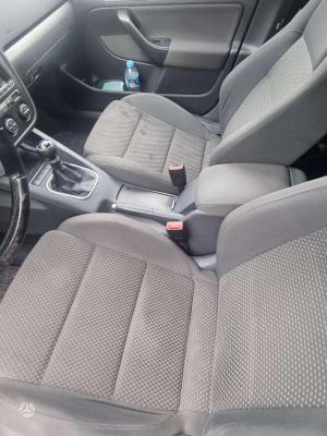 Black Volkswagen Golf 2008 in Alytus, with an engine capacity of 1.97 L and mileage of 305 thousand km for 1850 €, photo 10 on AUTOMOTO.COM.LV