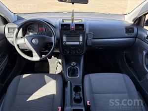 Melns Volkswagen Golf 2008 Daugavpils, ar dzinēja tilpumu 1.90 L un nobraukumu 270 tūkst. km par 3350 €, foto 10 vietnē AUTOMOTO.COM.LV