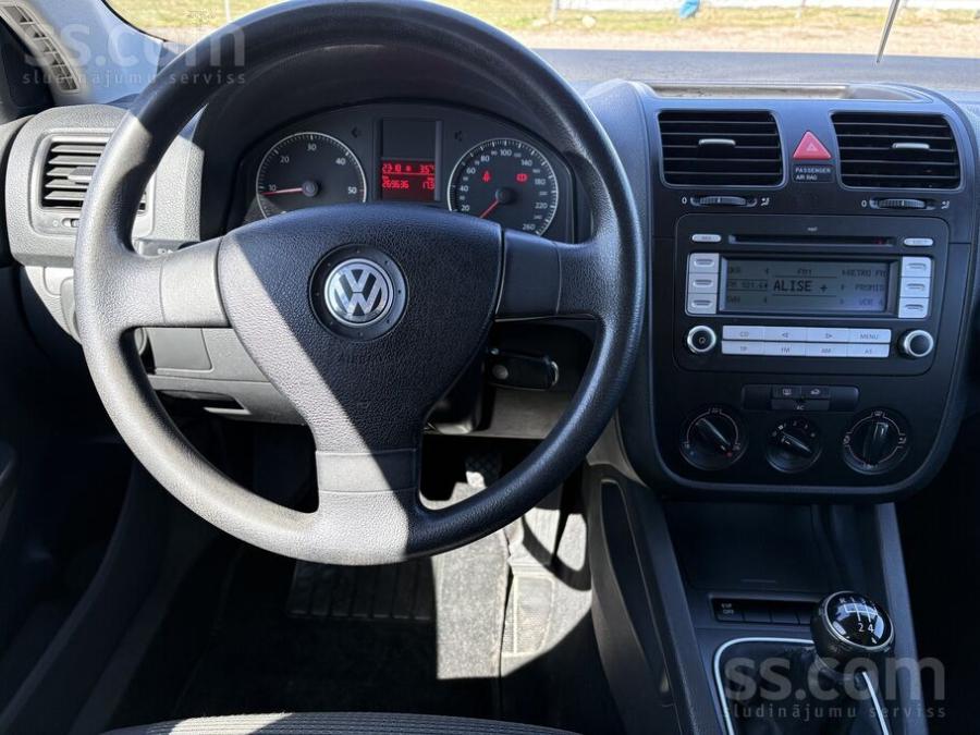 Melns Volkswagen Golf 2008 Daugavpils, ar dzinēja tilpumu 1.90 L un nobraukumu 270 tūkst. km par 3350 €, foto 11 vietnē AUTOMOTO.COM.LV