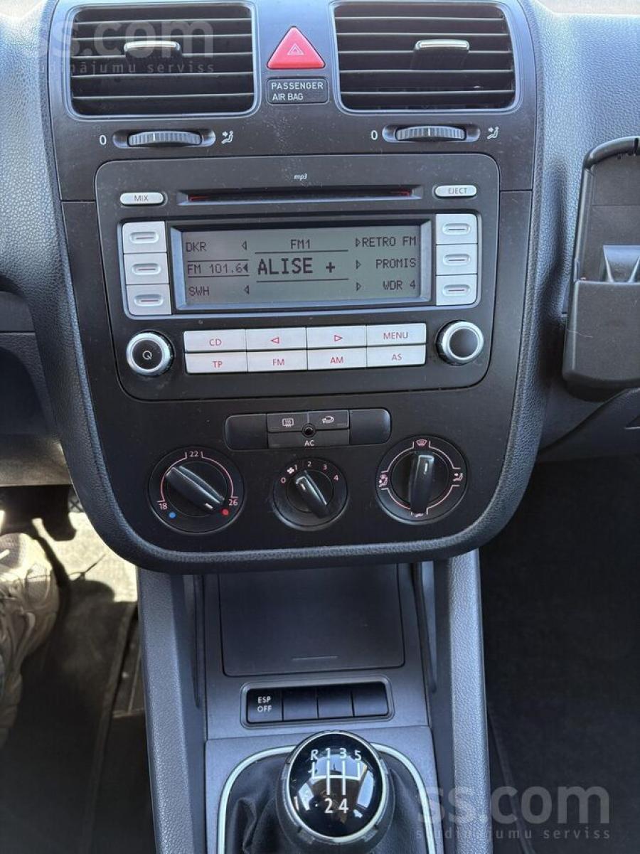 Melns Volkswagen Golf 2008 Daugavpils, ar dzinēja tilpumu 1.90 L un nobraukumu 270 tūkst. km par 3350 €, foto 16 vietnē AUTOMOTO.COM.LV