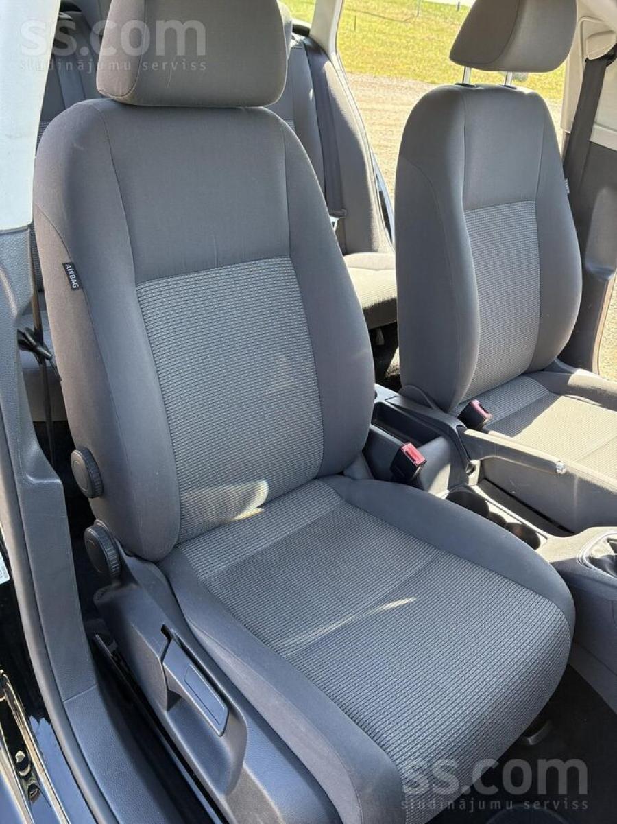 Melns Volkswagen Golf 2008 Daugavpils, ar dzinēja tilpumu 1.90 L un nobraukumu 270 tūkst. km par 3350 €, foto 22 vietnē AUTOMOTO.COM.LV
