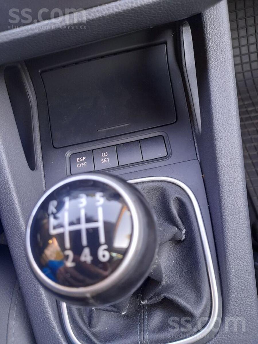 Black Volkswagen Golf 2008 in Daugavpils, with an engine capacity of 2.00 L and mileage of 308 thousand km for 1650 €, photo 4 on AUTOMOTO.COM.LV