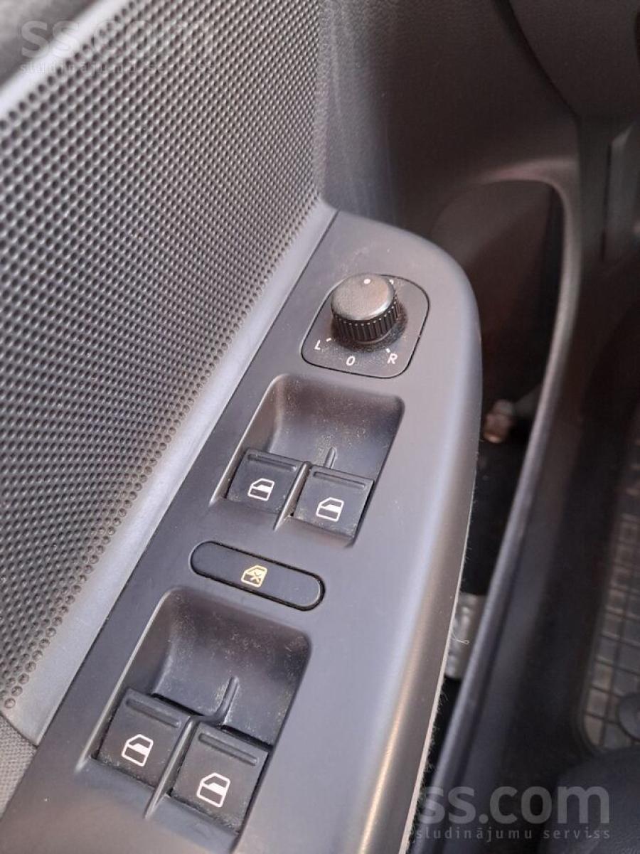 Black Volkswagen Golf 2008 in Daugavpils, with an engine capacity of 2.00 L and mileage of 308 thousand km for 1650 €, photo 7 on AUTOMOTO.COM.LV