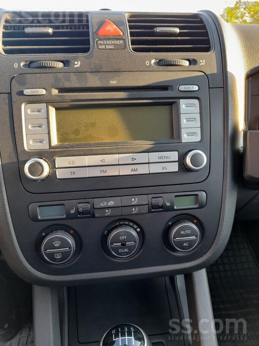 Black Volkswagen Golf 2008 in Daugavpils, with an engine capacity of 2.00 L and mileage of 308 thousand km for 1650 €, photo 16 on AUTOMOTO.COM.LV