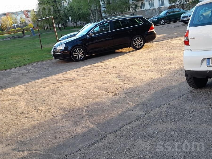 Black Volkswagen Golf 2008 in Daugavpils, with an engine capacity of 2.00 L and mileage of 308 thousand km for 1650 €, photo 23 on AUTOMOTO.COM.LV