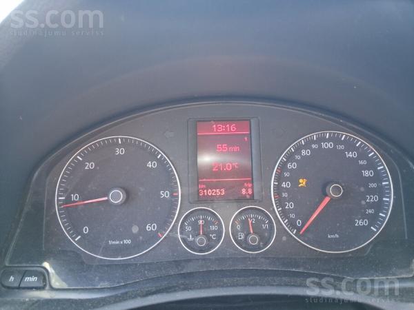 Black Volkswagen Golf 2008 in Daugavpils, with an engine capacity of 2.00 L and mileage of 311 thousand km for 2800 €, photo 4 on AUTOMOTO.COM.LV
