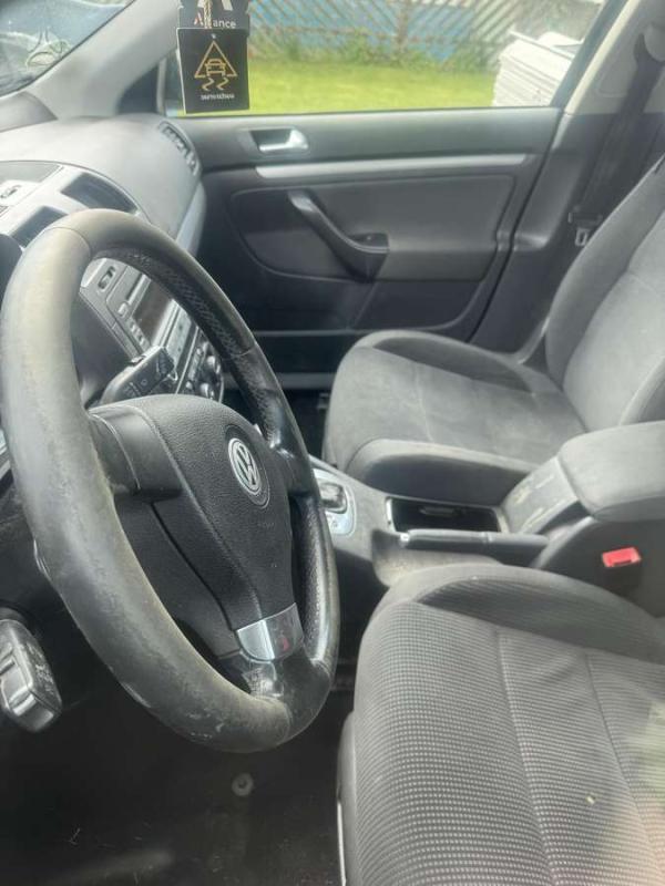 Black Volkswagen Golf 2008 in Kedainiai, with an engine capacity of 1.97 L and mileage of 438 thousand km for 1300 €, photo 6 on AUTOMOTO.COM.LV