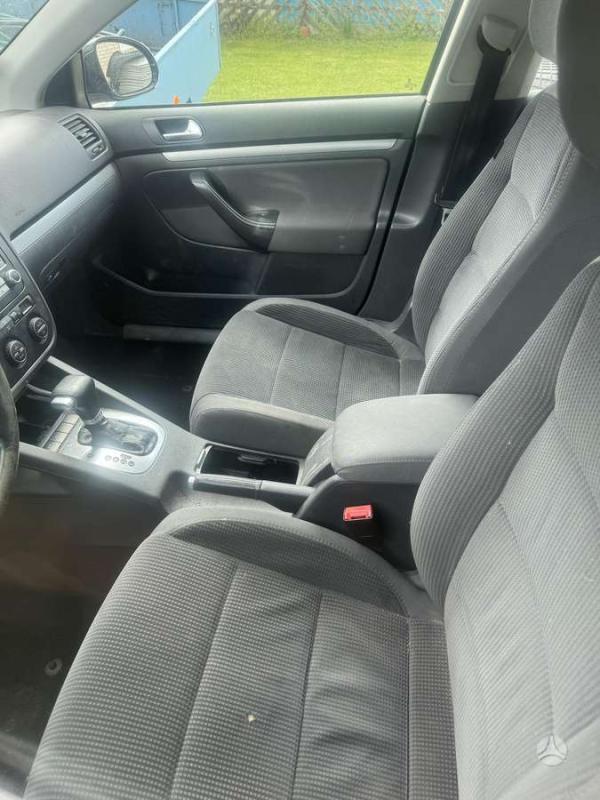 Black Volkswagen Golf 2008 in Kedainiai, with an engine capacity of 1.97 L and mileage of 438 thousand km for 1300 €, photo 7 on AUTOMOTO.COM.LV
