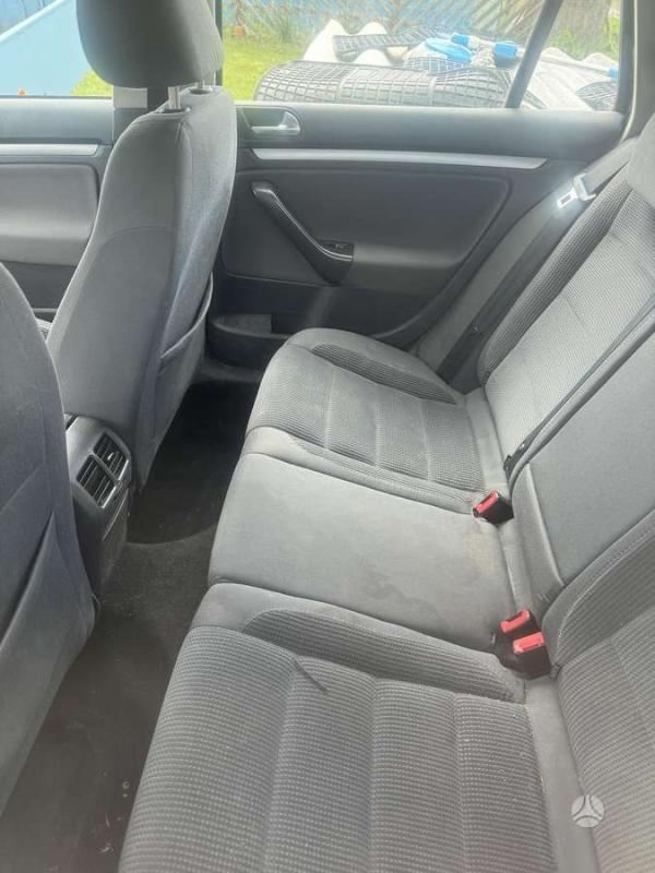 Black Volkswagen Golf 2008 in Kedainiai, with an engine capacity of 1.97 L and mileage of 438 thousand km for 1300 €, photo 8 on AUTOMOTO.COM.LV