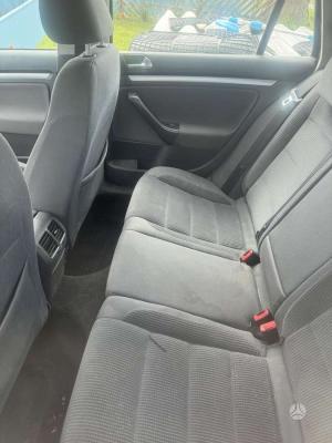 Black Volkswagen Golf 2008 in Kedainiai, with an engine capacity of 1.97 L and mileage of 438 thousand km for 1300 €, photo 9 on AUTOMOTO.COM.LV