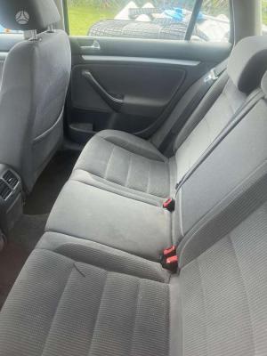 Black Volkswagen Golf 2008 in Kedainiai, with an engine capacity of 1.97 L and mileage of 438 thousand km for 1300 €, photo 10 on AUTOMOTO.COM.LV