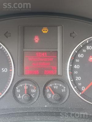 Melns Volkswagen Golf 2008 Liepāja, ar dzinēja tilpumu 1.90 L un nobraukumu 288 tūkst. km par 1790 €, foto 3 vietnē AUTOMOTO.COM.LV