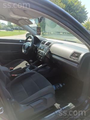 Melns Volkswagen Golf 2008 Liepāja, ar dzinēja tilpumu 1.90 L un nobraukumu 288 tūkst. km par 1790 €, foto 6 vietnē AUTOMOTO.COM.LV