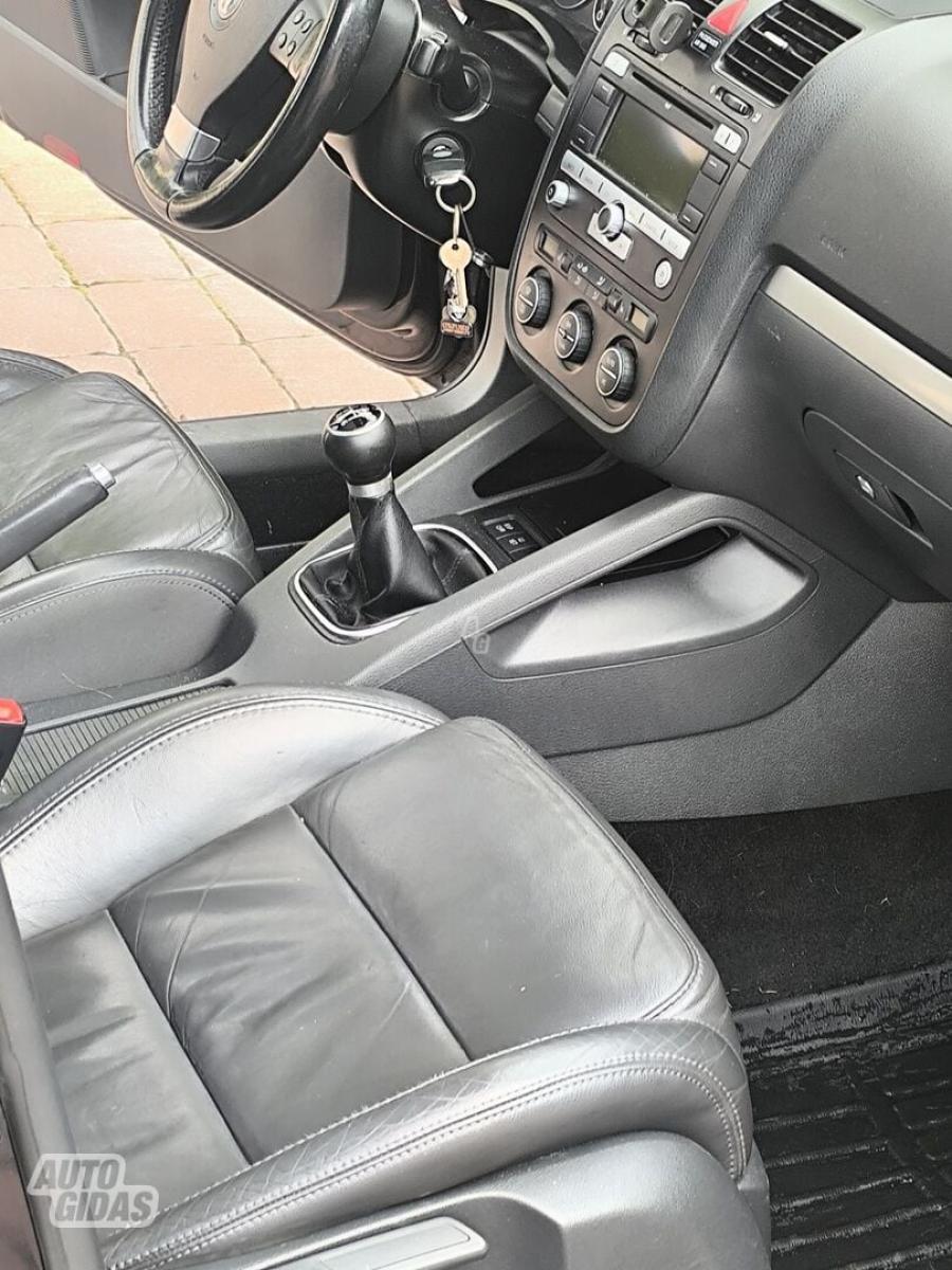 Black Volkswagen Golf 2008 in Vilnius, with an engine capacity of 2.00 L and mileage of 347 thousand km for 1650 €, photo 13 on AUTOMOTO.COM.LV