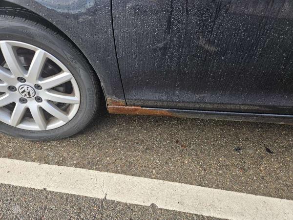Melns Volkswagen Golf 2008 Viļņa, ar dzinēja tilpumu 1.90 L un nobraukumu 200 tūkst. km par 2200 €, foto 7 vietnē AUTOMOTO.COM.LV