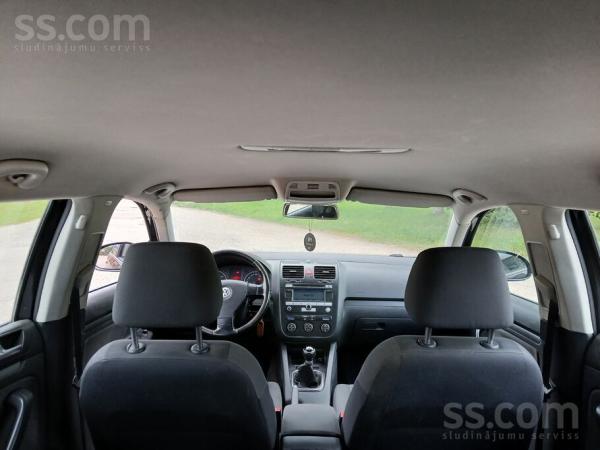 Black Volkswagen Golf 2008 in Valmiera, with an engine capacity of 1.90 L and mileage of 405 thousand km for 1950 €, photo 5 on AUTOMOTO.COM.LV