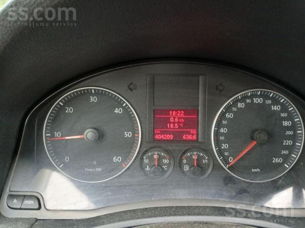 Black Volkswagen Golf 2008 in Valmiera, with an engine capacity of 1.90 L and mileage of 405 thousand km for 1950 €, photo 6 on AUTOMOTO.COM.LV