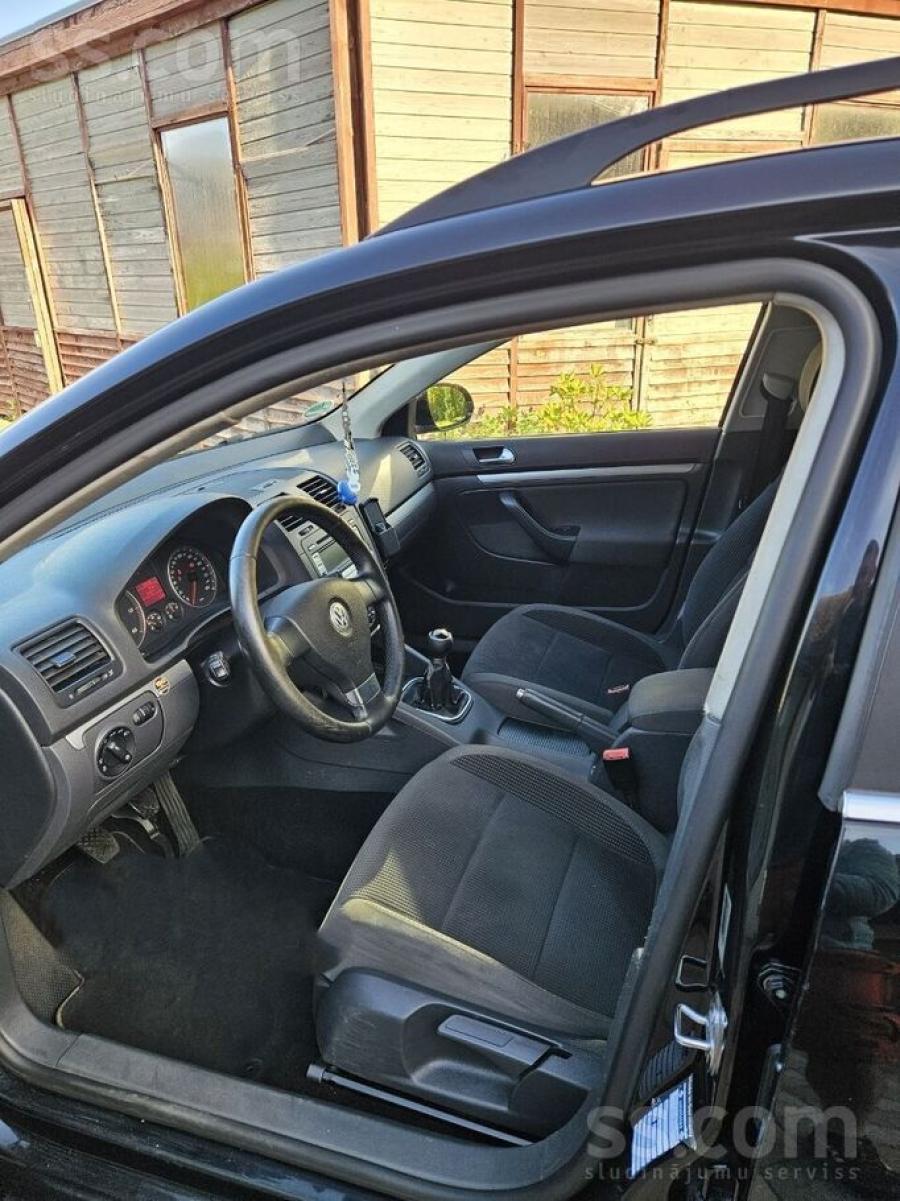 Black Volkswagen Golf 2008 in Talsi, with an engine capacity of 2.00 L and mileage of 306 thousand km for 2599 €, photo 10 on AUTOMOTO.COM.LV