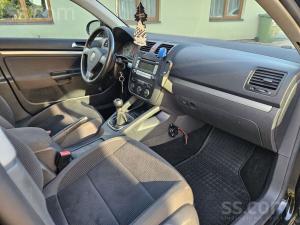 Black Volkswagen Golf 2008 in Talsi, with an engine capacity of 2.00 L and mileage of 306 thousand km for 2599 €, photo 11 on AUTOMOTO.COM.LV