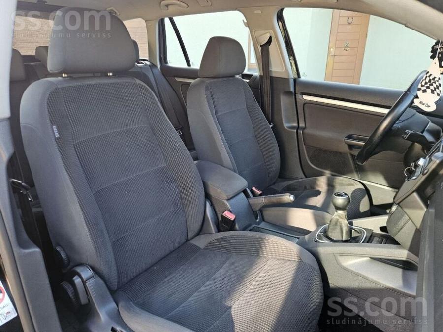 Black Volkswagen Golf 2008 in Talsi, with an engine capacity of 2.00 L and mileage of 306 thousand km for 2599 €, photo 12 on AUTOMOTO.COM.LV
