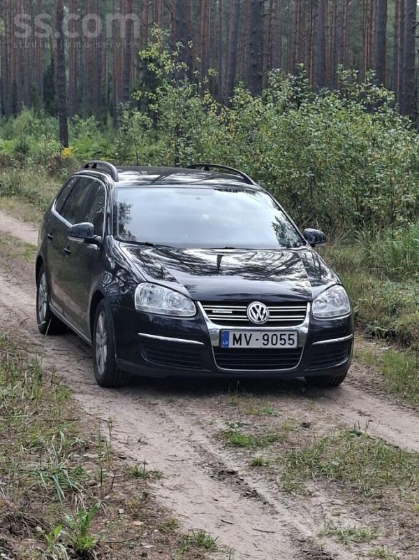 Volkswagen Golf 2008 in Riga on AUTOMOTO.COM.LV Black Volkswagen Golf 2008 in Riga, with an engine capacity of 1.90 L and mileage of 282 thousand km for 2500 €, photo 1 on AUTOMOTO.COM.LV